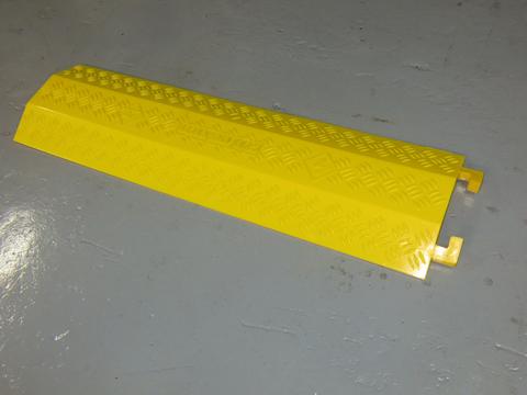 R219 Hose Cable Protection Ramp (75 x 40 x 1000 mm) — Rubber.co.uk